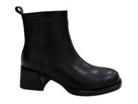 China Ladies Leather Boots for sale