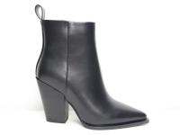 China Ladies Leather Boots for sale
