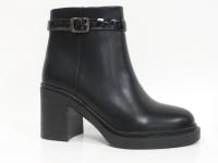 China Ladies Leather Boots for sale