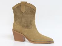 China Ladies Leather Boots for sale