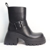 China Ladies Leather Boots for sale
