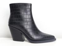 China Ladies Leather Boots for sale