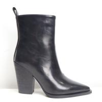 China Ladies Leather Boots for sale