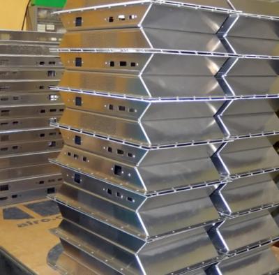 Cina Precisione OEM stampaggio a piegatura metallica 304 parti in acciaio inossidabile Fabbricazione di lamiere metalliche in vendita