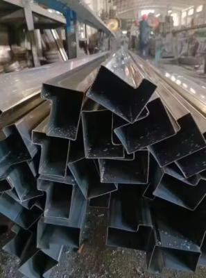 Cina Tubo di acciaio inossidabile irregolare saldo di diametro 10 mm-1219 mm tubo di acciaio decorativo in vendita