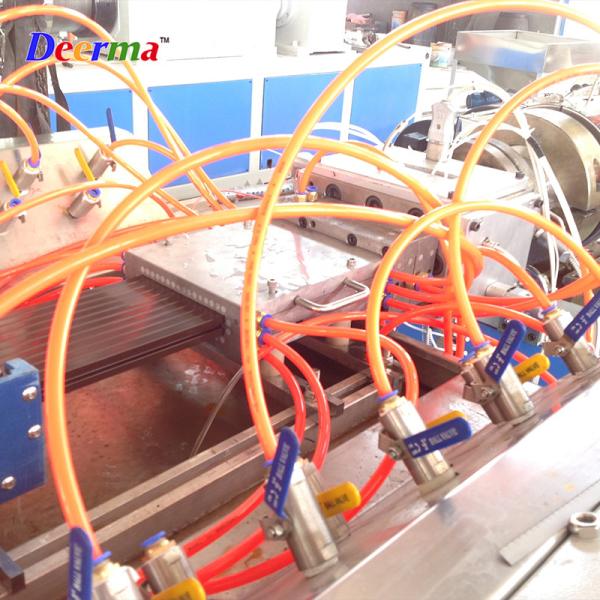 Quality 25 1 Screw L/D Ratio Twin Screw WPC Decking Profile Extrusion Machine for for sale