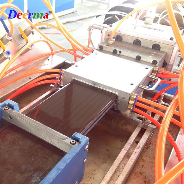 Quality 25 1 Screw L/D Ratio Twin Screw WPC Decking Profile Extrusion Machine for for sale