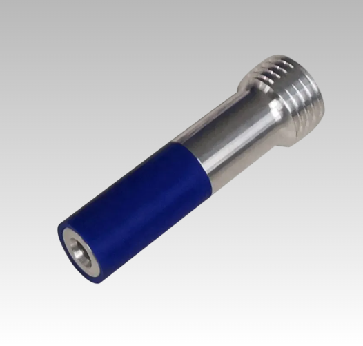 Single inlet sandblasting gun in operation