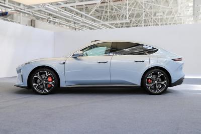 Cina Veicoli elettrici doppi elettrici dell'azionamento della ruota del motore 4 dell'automobile 710KW 100kwh del NIO ET5 EV in vendita