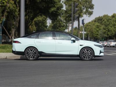 Cina Berline elettriche di lusso intelligenti bianche compatte P5 di Xpeng dell'automobile elettrica della berlina in vendita