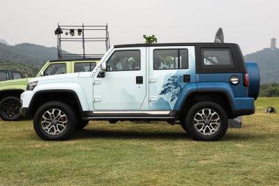 Cina BJ40 Model 2.0T Automatic 4 Door 5 Seat Compact SUV Gasoline Vehicle 8 Speed in vendita
