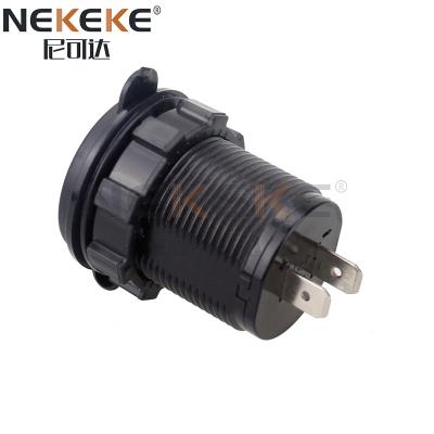 Cina Presa di corrente QC3.0 impermeabile 12V 24V, presa USB a doppia porta per caricabatteria da auto in vendita