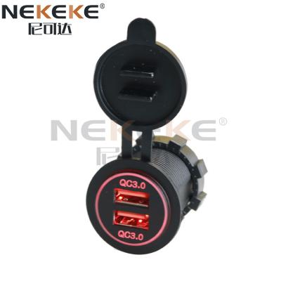 Cina Presa di corrente QC3.0 impermeabile 12V 24V, presa USB a doppia porta per caricabatteria da auto in vendita