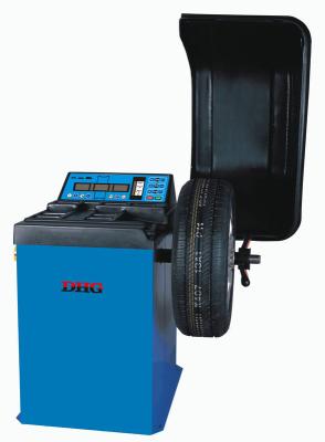 China Automatic Wheel Balancer Machine 220V , 215rpm For Motorcycle / Car for sale