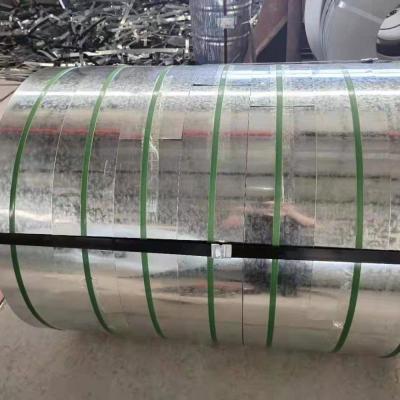Cina Spangolare standard SGCC S350GD S450GD S550GD di grado spirale di strisce di acciaio galvanizzato con rivestimento in zinco a caldo per recinzioni in vendita