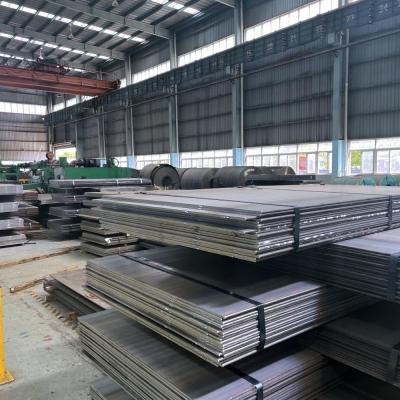 China Chapas de aço leve laminadas a quente sem liga ASTM A36 0,5 mm 0,55 mm 0,6 mm Chapas de aço laminadas a quente Prime com largura entre 600 e 2000 mm à venda