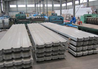 China Metalen dakplaten met golven hardheid Midd Hard ASTM A792 Bouwmateriaal Kleur bekleed met Galvalume PPGI PPGL daktegels Te koop