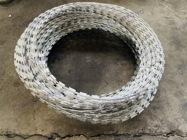 360-1000mm Diámetro de bobina Velocidad doble de alambre de púas de hoja de rasura retorcida La solución definitiva para la protección de pastizales