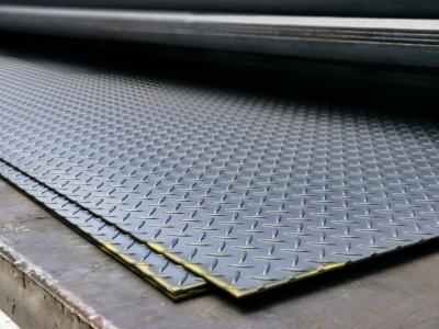 China Warmgewalste 8 mm zachte stalen controleplaatplatform gegalvaniseerd stalen vloerplatform controleplaat voor industriële platforms Te koop