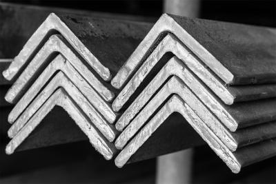 Chine Acier à haute résistance AISI Q195 pour la construction Angle Bar inégale Q235 Q235B Longueur 6m-12m Tolérance ±1% à vendre