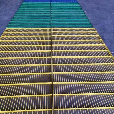 Cina Griglia di acciaio galvanizzato per pareti 3 mm Canali di drenaggio metallici Griglia di acciaio copertura di trincea di passerella CE Certificazione ISO in vendita