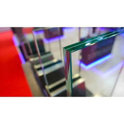 China Escadas de vidro de manuseio com bordas polidas planas e vidro laminado temperado à venda