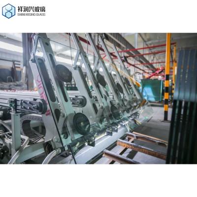 Cina Vetro temperato riflettente a basso contenuto di ferro a colori colorati colorati extra chiari per la sicurezza degli edifici in vendita