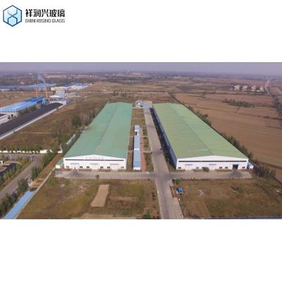 Cina Vetro temperato riflettente a basso contenuto di ferro a colori colorati colorati extra chiari per la sicurezza degli edifici in vendita