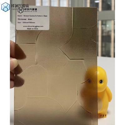 China 8 Mohs Hardness Tempered Clear Fluted Reeded Glass Panels in Solid Bronze Grey Color for sale