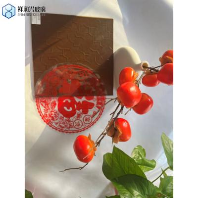 Cina Vetro temperato a forma d'acqua 4 mm ultra trasparente con bordatura levigata piatta in vendita