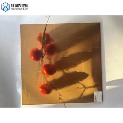 Cina Vetro temperato a forma d'acqua 4 mm ultra trasparente con bordatura levigata piatta in vendita