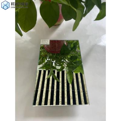 Cina Richiesta personalizzata di vetro per specchietti da parete decorativi con bordo lucidato piatto in vendita