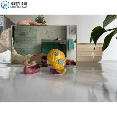 Cina Richiesta personalizzata di vetro per specchietti da parete decorativi con bordo lucidato piatto in vendita