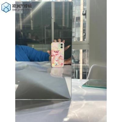 中国 カラーフラットミラーガラス 3mm 4mm 5mm 6mm 8mm バスルームガラス用のカスタマイズされた要求 販売のため