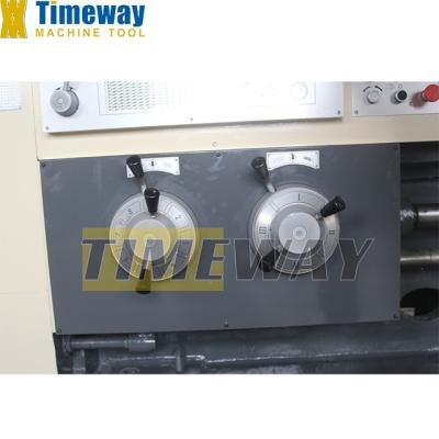 Cina Vendere 130mm Spindle Bore Heavy Duty Torno orizzontale macchina con 755mm larghezza letto in vendita