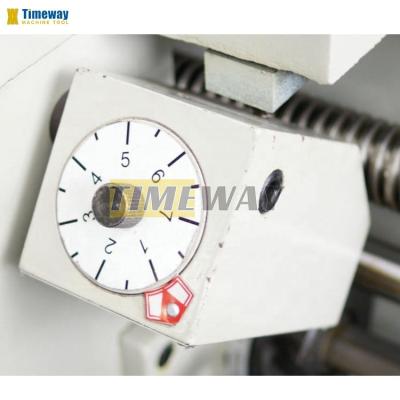Cina Macchina di tornitura metallica con Max. Swing sopra letto 356mm e Max. Lunghezza del pezzo di lavoro 1000mm in vendita