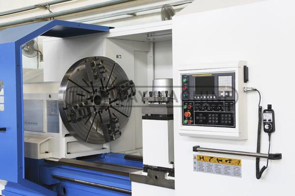 Torno de giro automático horizontal de metal con alta precisión y recorrido en eje X de 700 mm