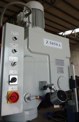 Cina 860 KG Testa ingranaggiata Pedestal Perforazioni Verticale Perforazione Macchina Z5050A Bule e bianco in vendita