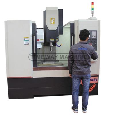 Cina Macchina di fresatura CNC VMC650G con dimensione del tavolo 1000*420mm Timeway 3 Assi Verticale in vendita
