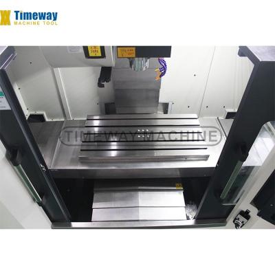 China Máquina de fresagem CNC para usinagem de metais Tabela de tamanho 1000*550mm Centro de usinagem vertical à venda