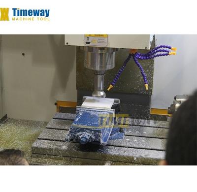 China Máquina de fresagem CNC para usinagem de metais Tabela de tamanho 1000*550mm Centro de usinagem vertical à venda