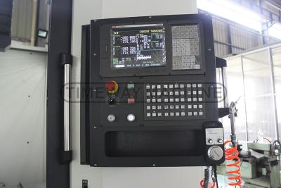 Cina Centro di Meccanizzazione VMC 1060 para Metal High Precision CNC Vertical Machining Center in vendita