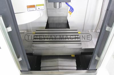 China Tabellenreise Y mm 450 Zeitweg VMC650G Vertikalbearbeitungszentrum X/Y/Z Lineare Führung zu verkaufen