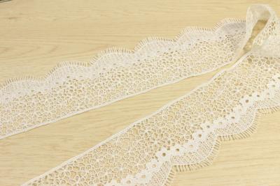 Cina Pizzo a 3 pollici della guipure che sistema il poliestere brillante bianco di colore 100% di Chantilly in vendita