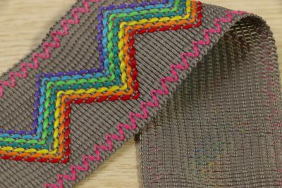Cina OEM leggero di colore dell'arcobaleno tessuto tessitura piana del modello di zigzag dei nastri in vendita
