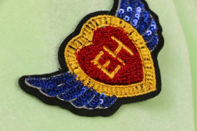 Cina Lo zecchino rosso sudato Wing Shape Felt Applique Patch della lettera di potenziale d'ossido-riduzione del cuore per cuce su ferro sopra per gli indumenti o i jeans in vendita