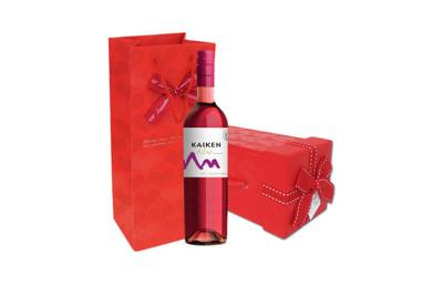 Cina Carta patinata resa a contenitore di regalo rosso della maniglia di lusso della corda per l'imballaggio del vino rosso in vendita