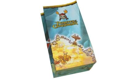 Cina Borse di carta del regalo stampate fumetto di Samll con le maniglie che imballano festa Candy in vendita