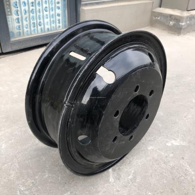 Cina Fuel Truck Wheels Rims 8.25x22.5 in vendita