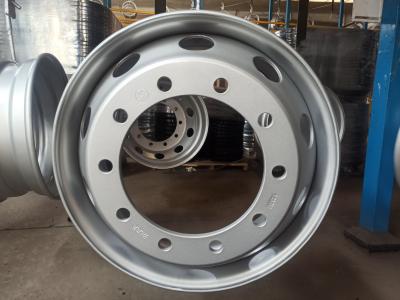 Cina Fuel Truck Wheels Rims 8.25x22.5 in vendita